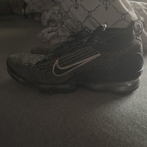 Nike | Shoes | Nike Vapormax 220 Worn A Few Times But Still Look New ...